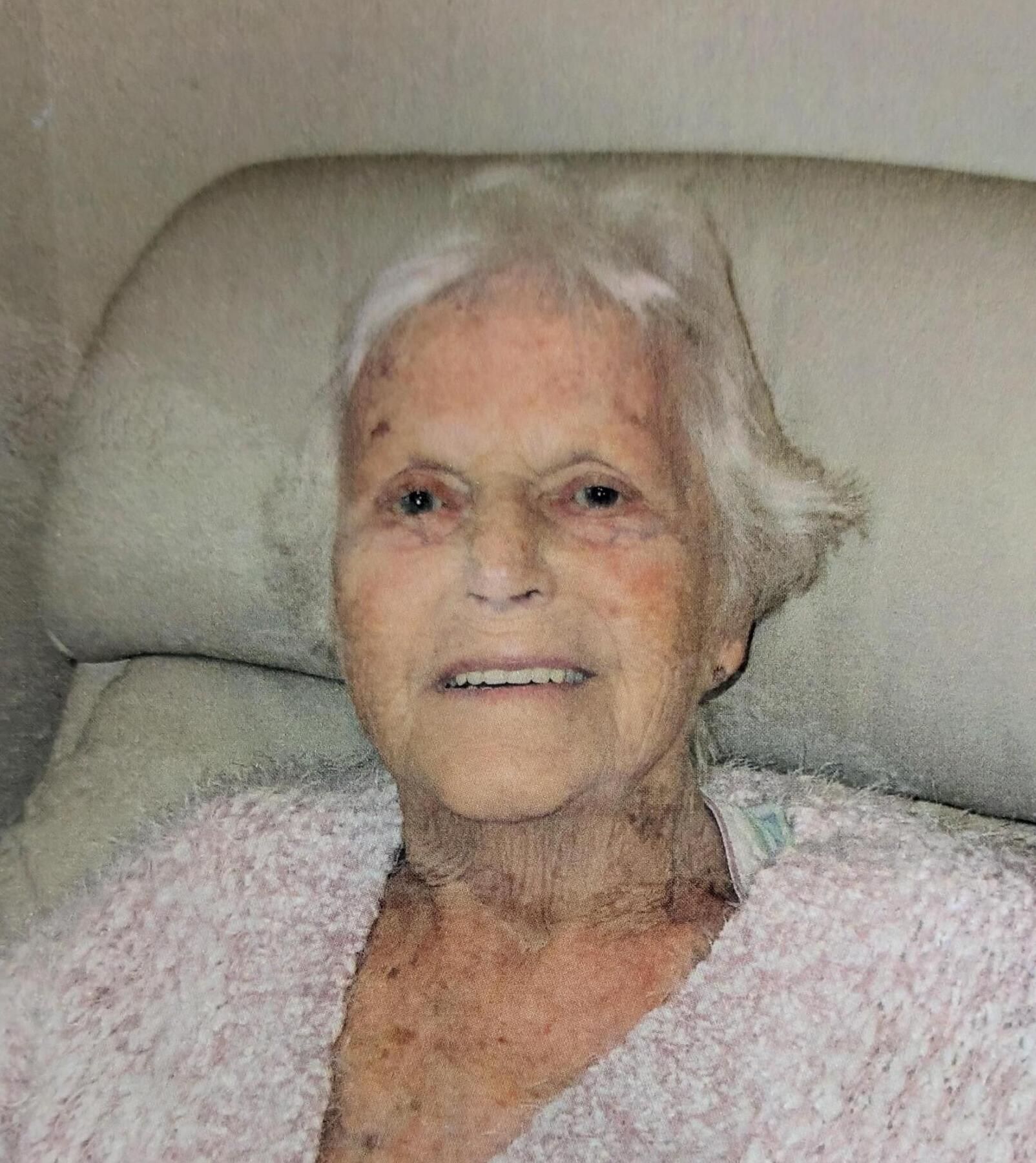 Hazel DAVIS (née Dart) funeral Warrnambool - Guyetts Funerals